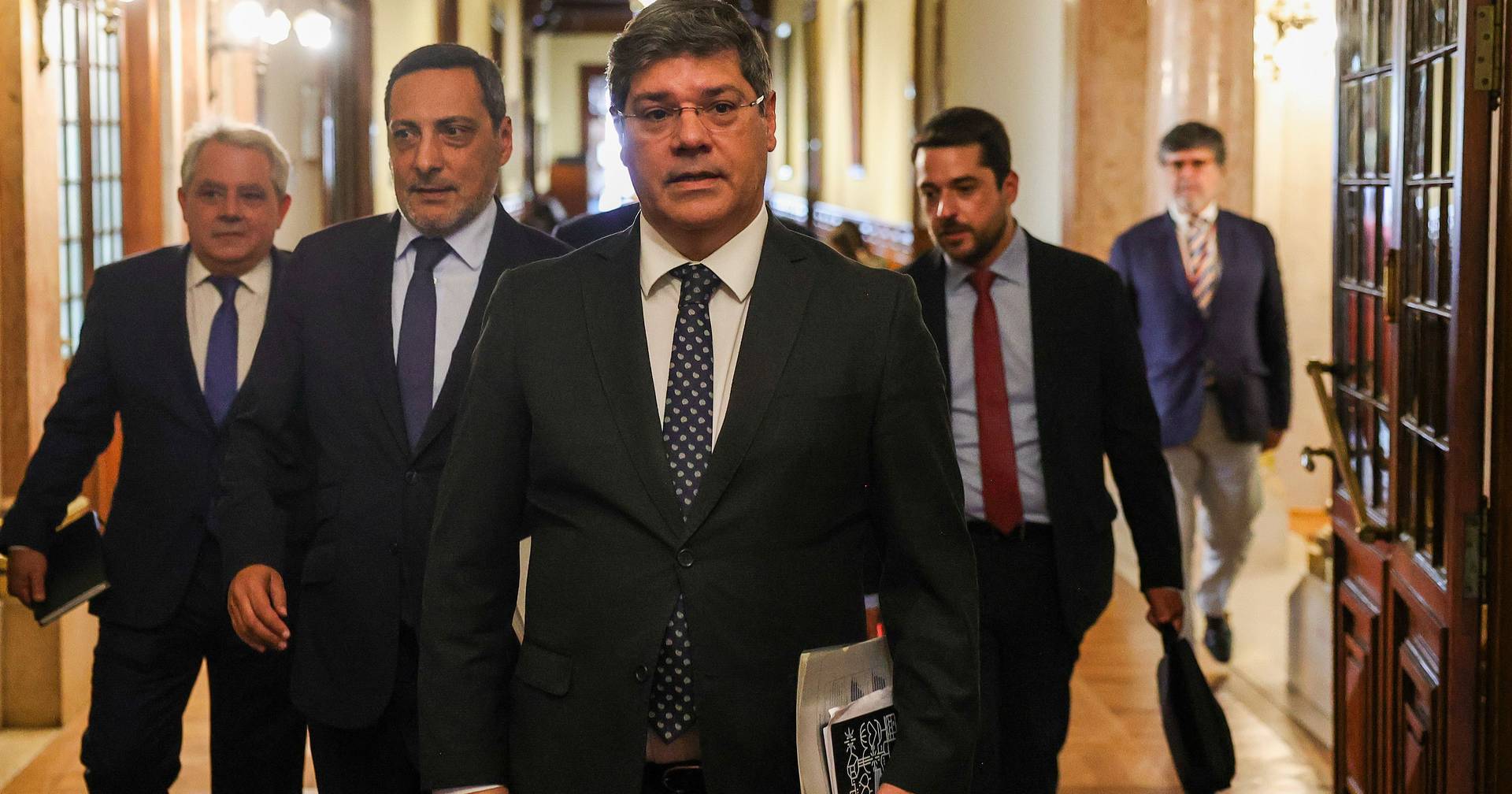 PS recusa integrar comissão dos 50 anos do 25 de Novembro e terá ...