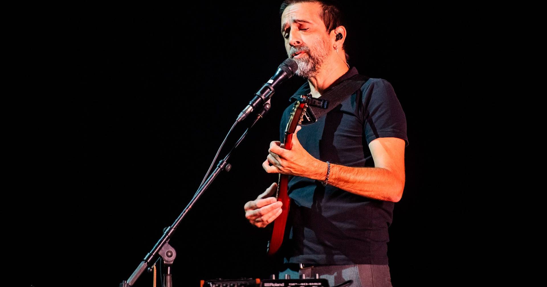 Manel Cruz livre, leve e solto no Tivoli, em Lisboa: crónica de uma ...