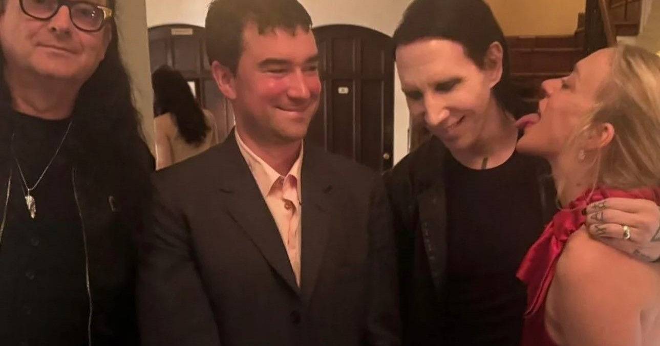 Chloë Sevigny pede desculpa depois de ter tirado fotografias com ...