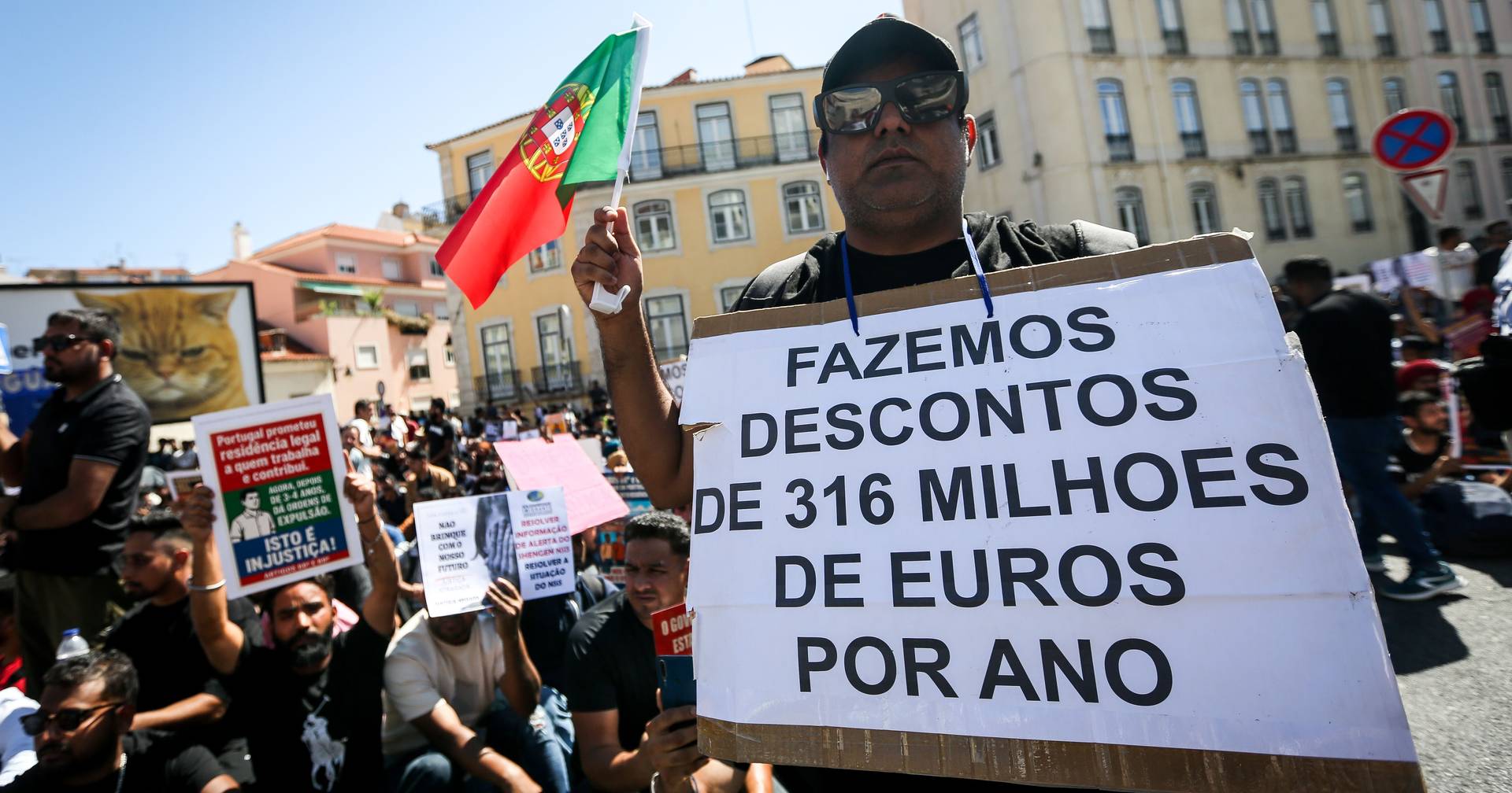 Nova Lei de Estrangeiros: onde recua o Governo e onde finca o pé - Expresso