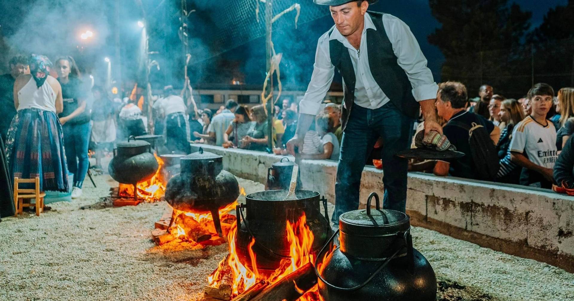 Preparados no pote como antigamente, em Vila Verde vão ser servidos 2 mil litros de caldo - Expresso