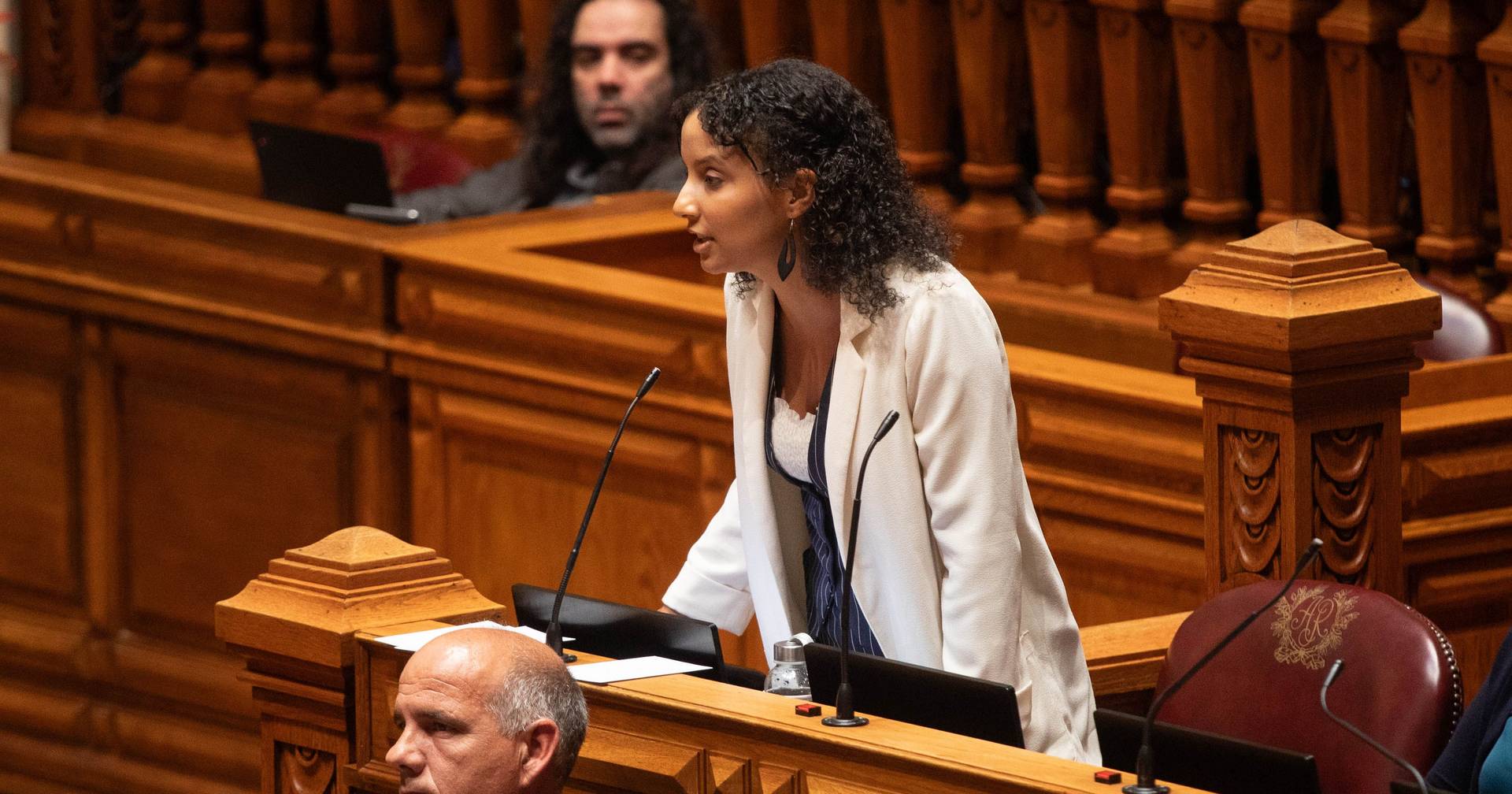 Há mais mulheres na política mas igualdade plena ainda não foi atingida - Expresso