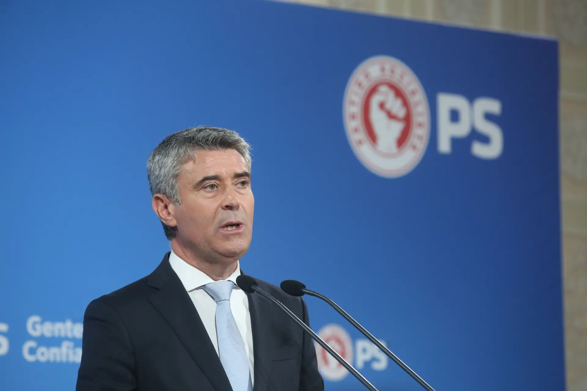 Carneiro denuncia “mensagens de ódio” nos cartazes do Chega e apela à ...