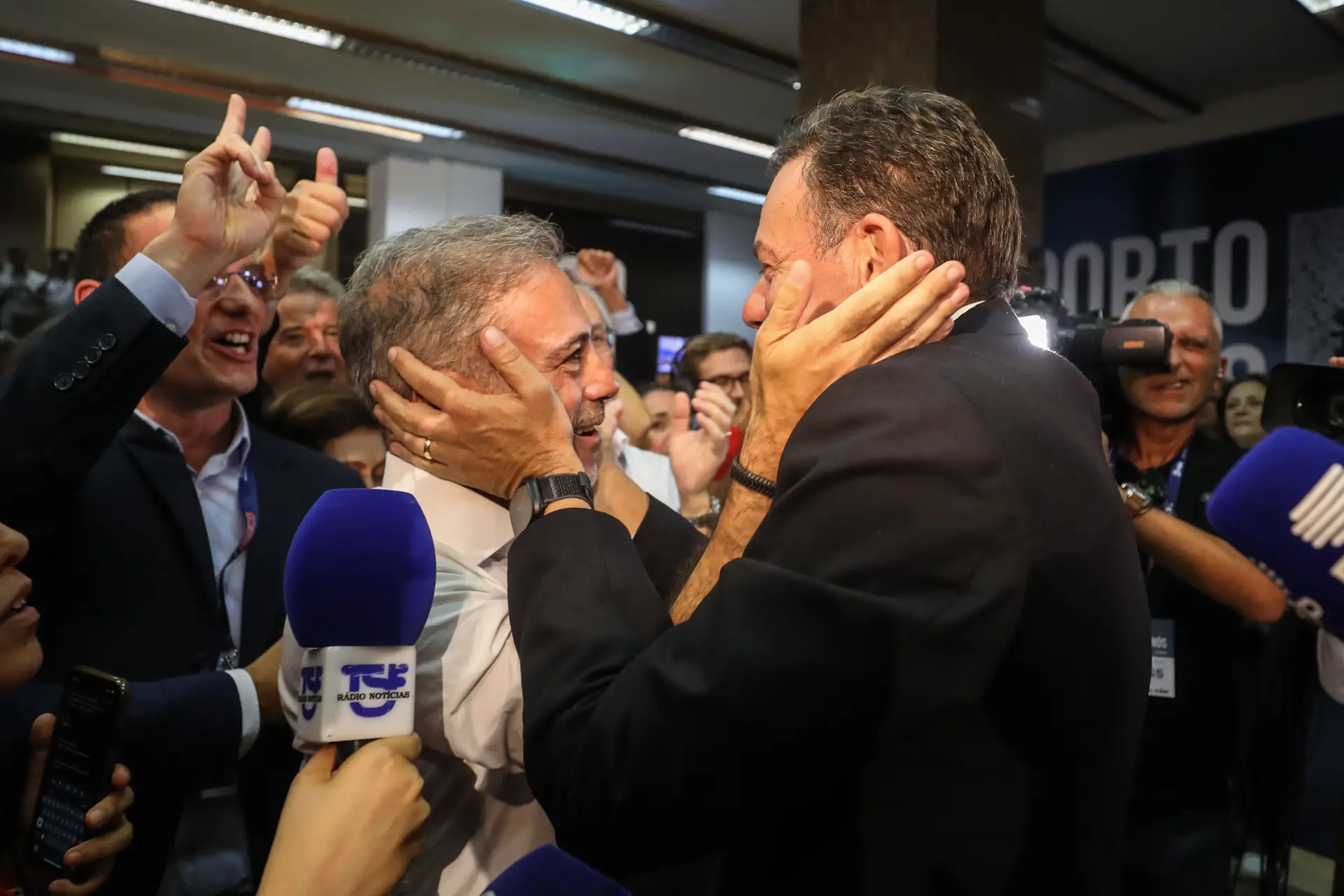 Vitória do PSD em toda a linha numa noite de pequenos vencedores - Expresso