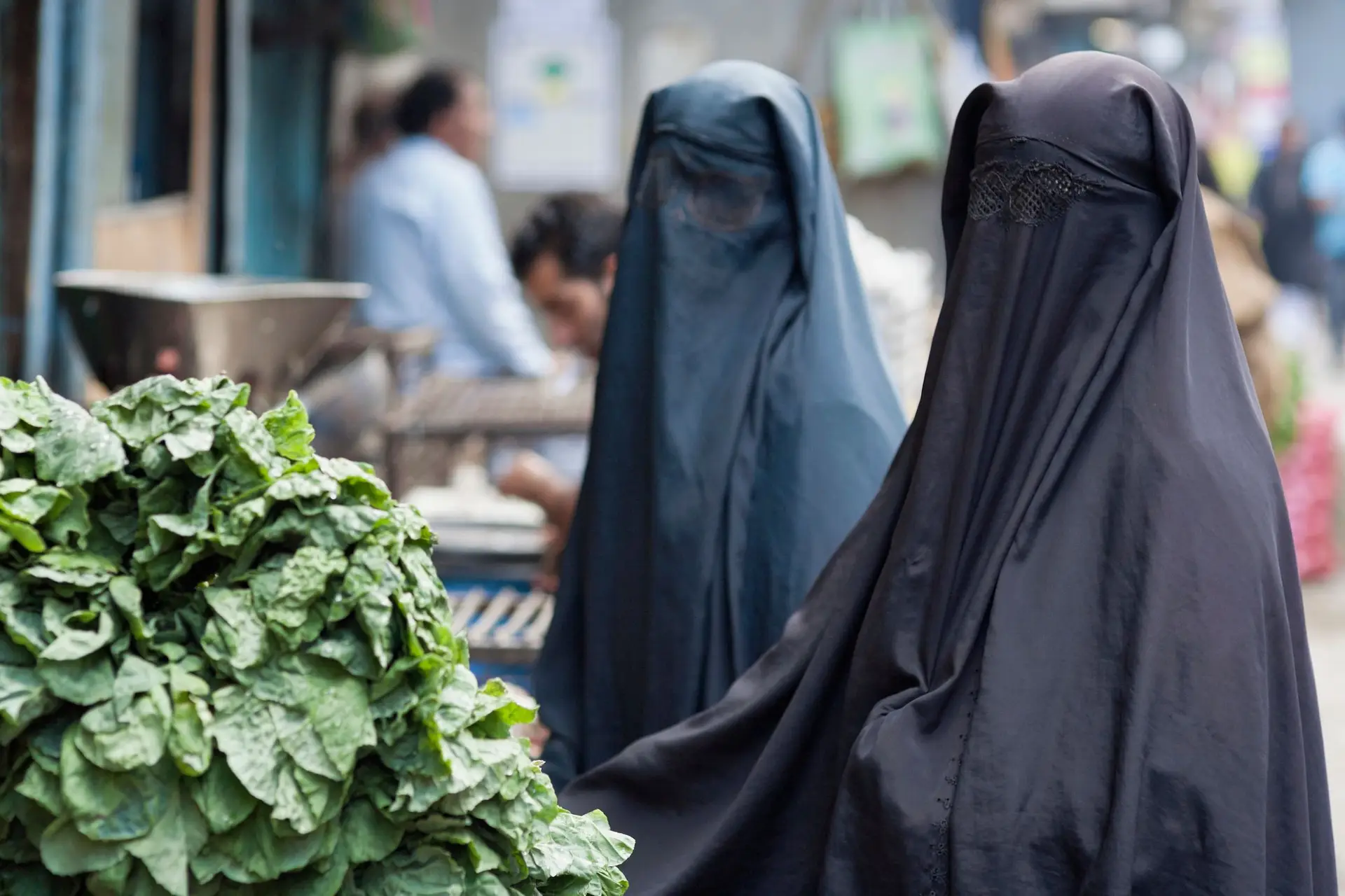 Mulheres que usam burca em Portugal “são muito poucas”: proibição ...