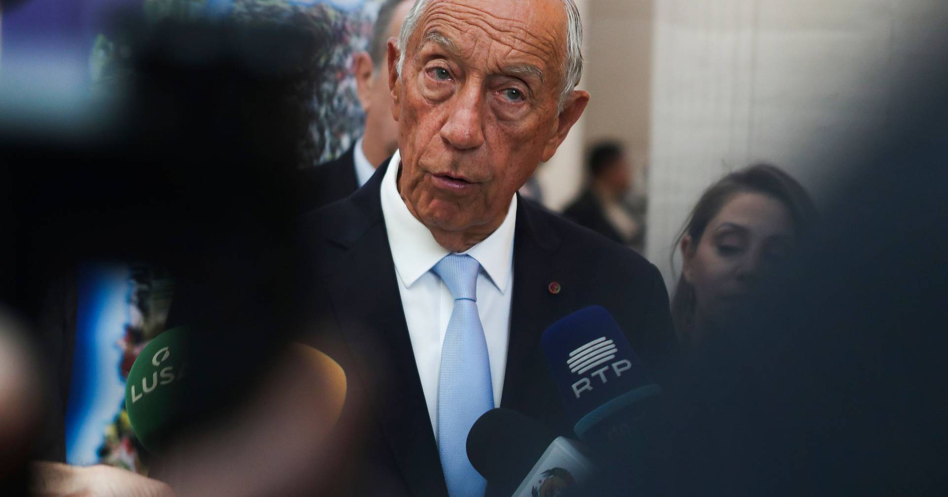 Candidatos dividem-se sobre proibição da burca, Marcelo espera pela ...