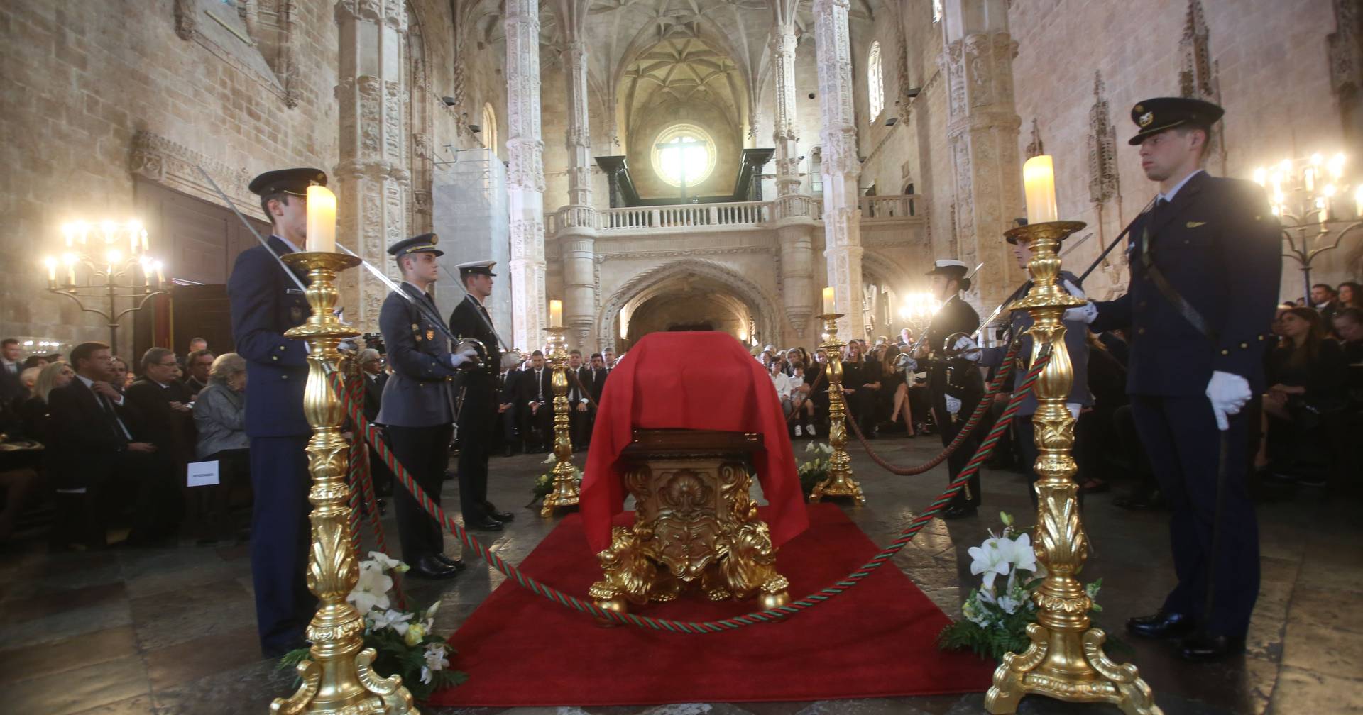 Francisco Pedro despede-se do pai “herói” e brinca: “Não sabia onde era ...