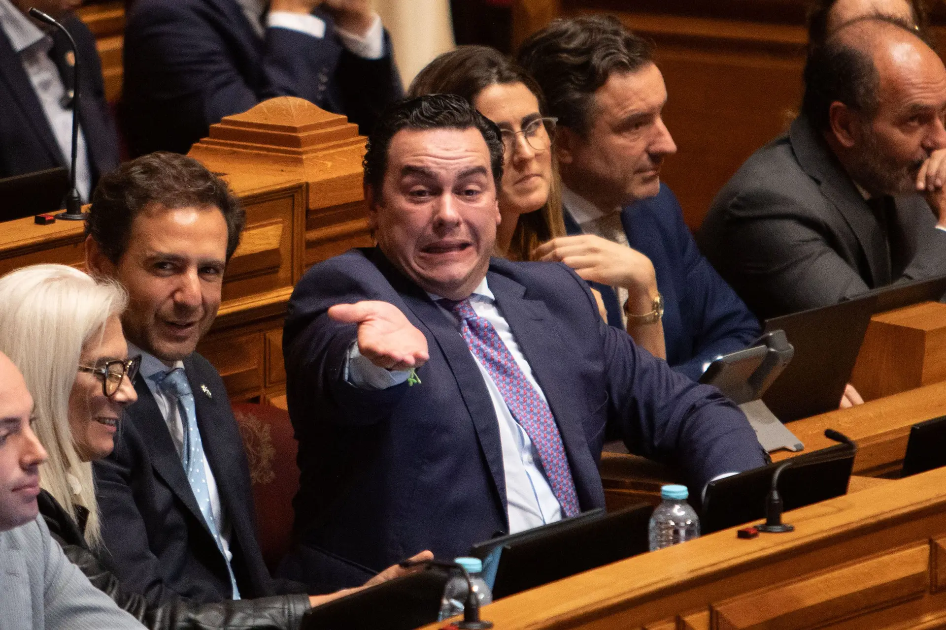 Chega: deputado Filipe Melo acusado de não pagar empréstimo de 9 mil ...