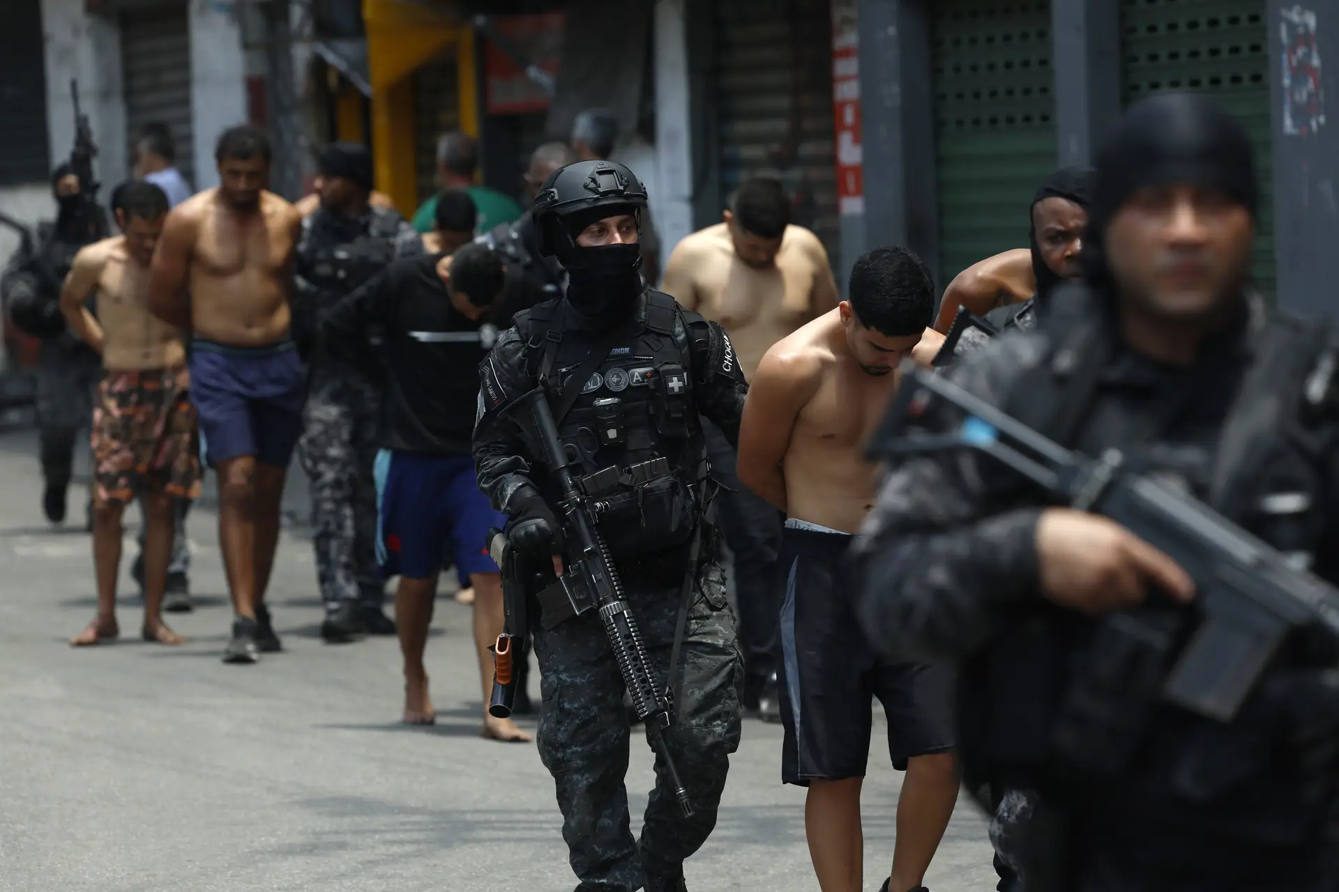 Megaoperação no Rio de Janeiro para travar Comando Vermelho resulta em ...