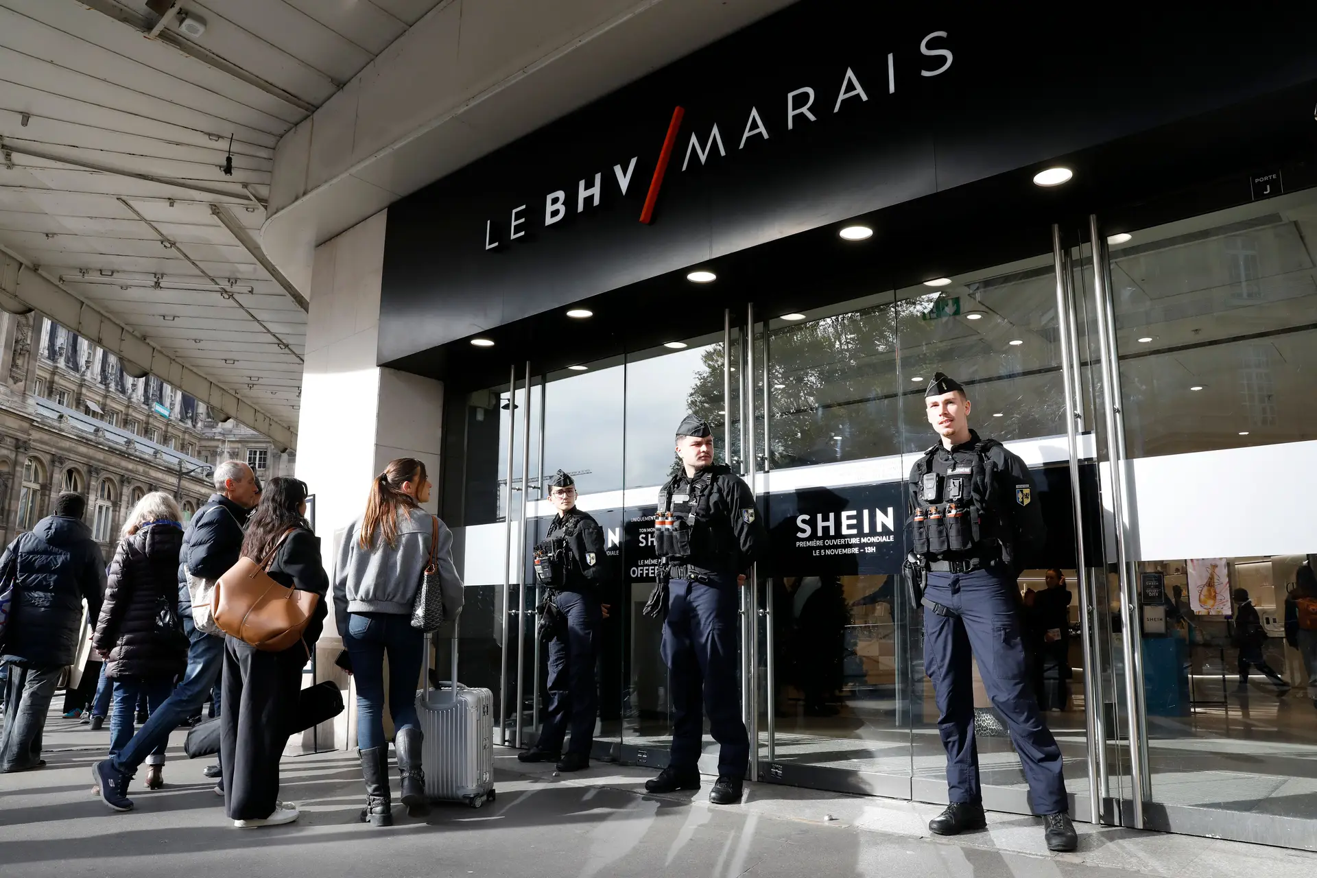 Dior, Guerlain, Sandro e outras marcas anunciam saída do centro ...