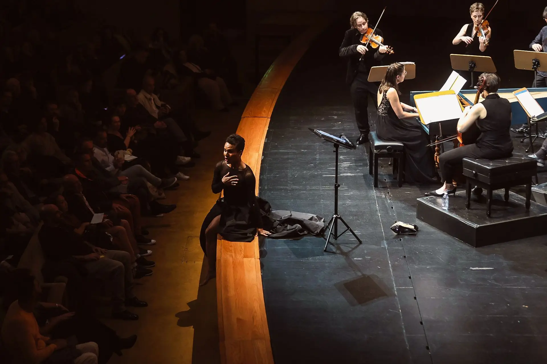 Música: A estreia portuguesa de Samuel Mariño, uma rock star à moda de ...