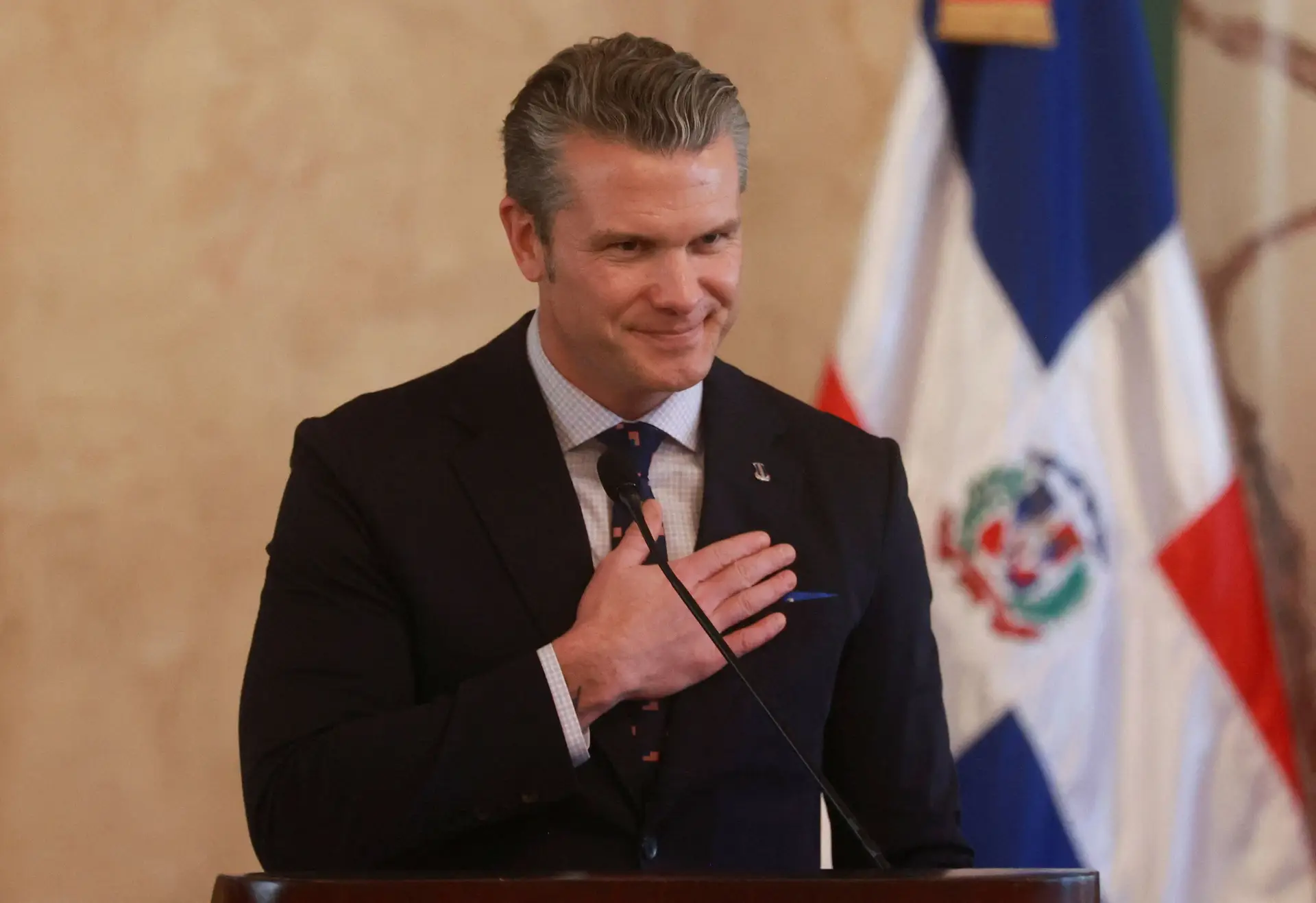 Polarização leva governantes americanos a refugiarem-se em quartéis ...