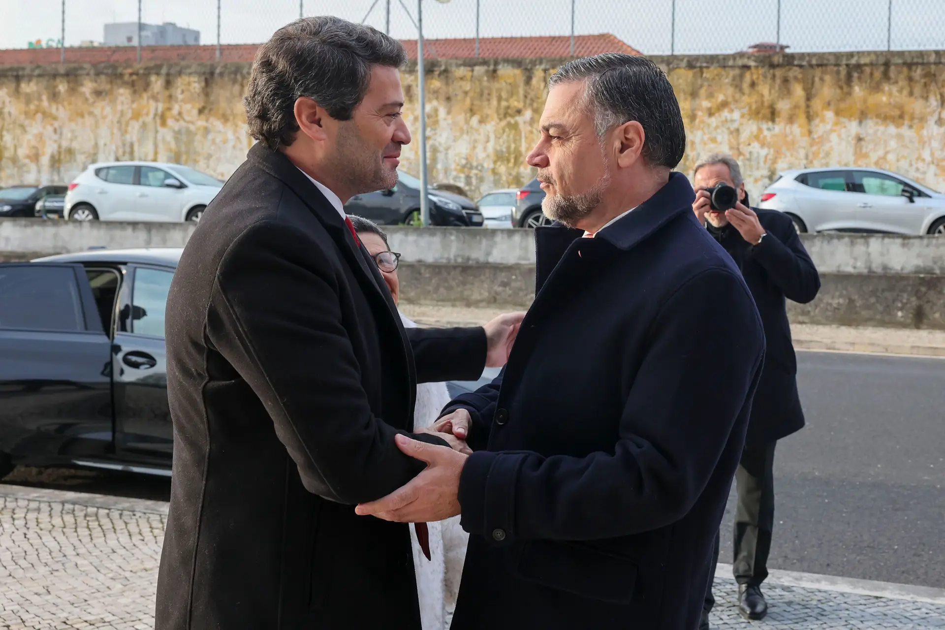 Julgamento dos cartazes do Chega sobre os ciganos termina sem decisão ...