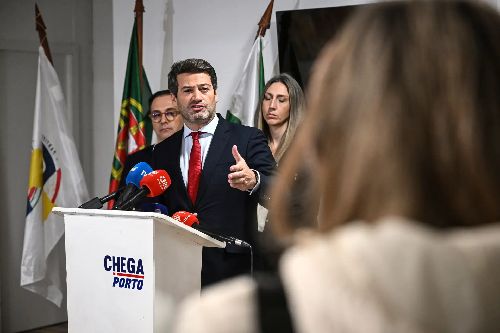 Chega já retirou todos os cartazes sobre ciganos. Autores da ação ...