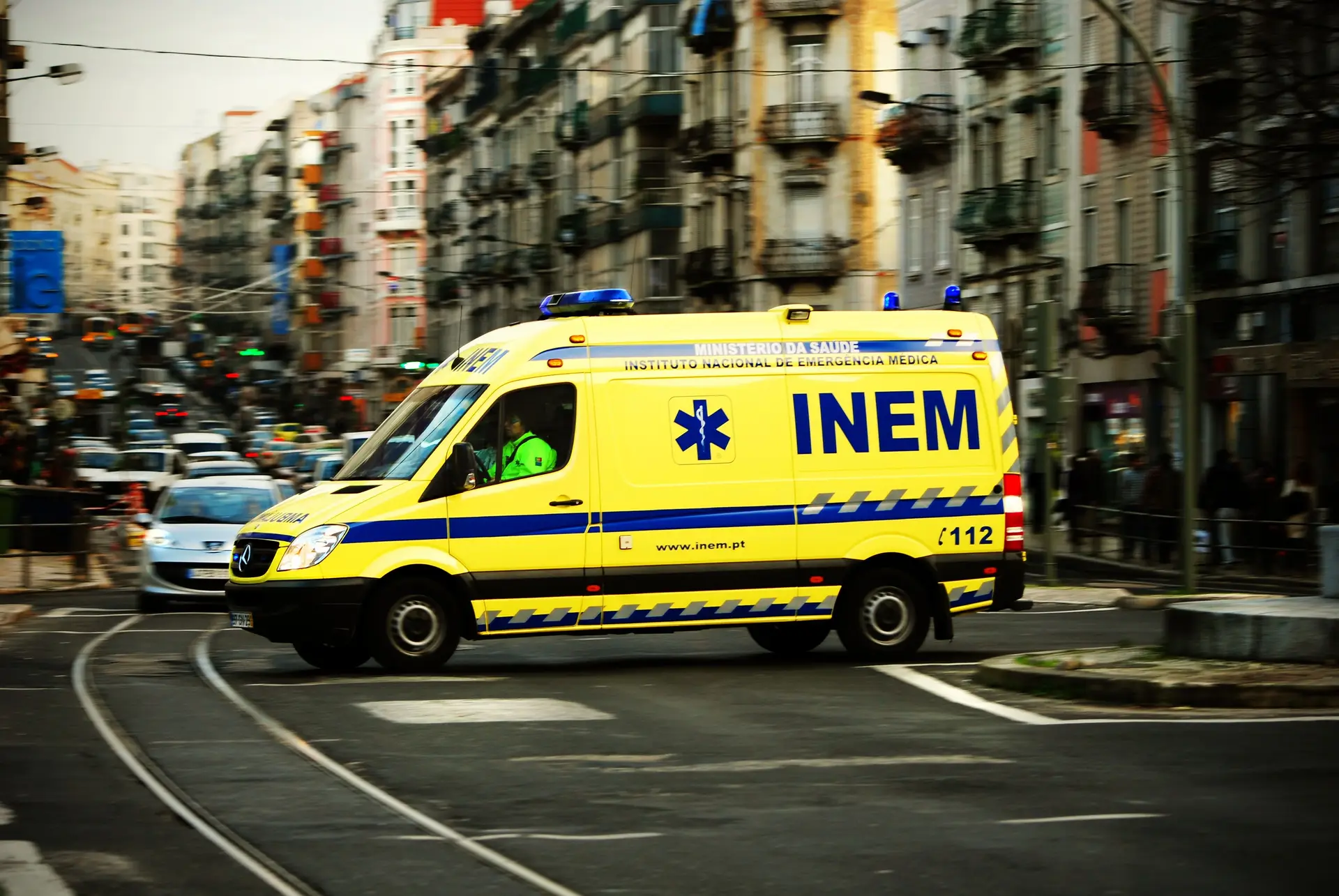 Margem Sul do Tejo vai ter mais ambulâncias até sábado - Expresso