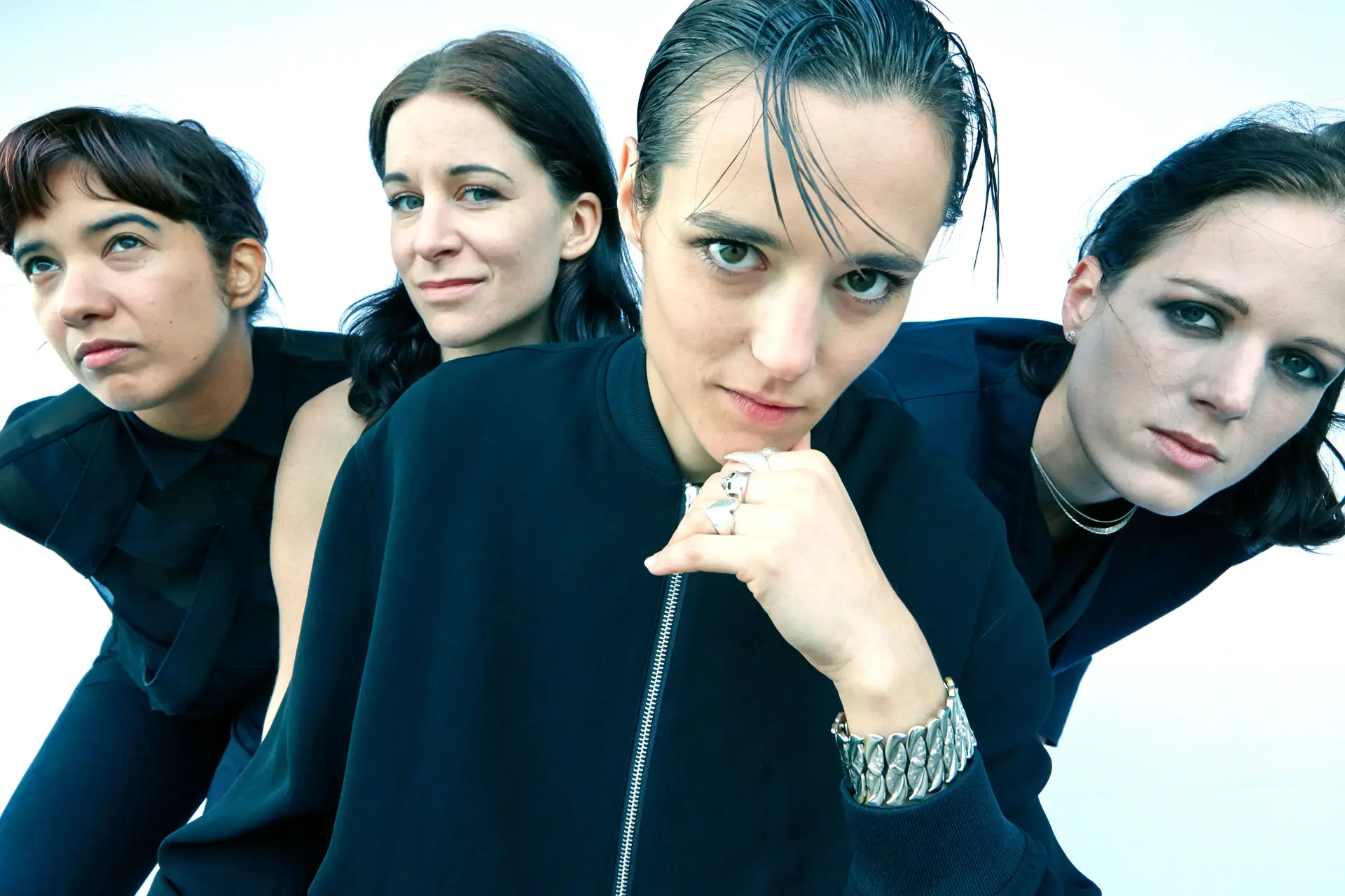 Savages celebram 10º aniversário do segundo álbum com versão de ...