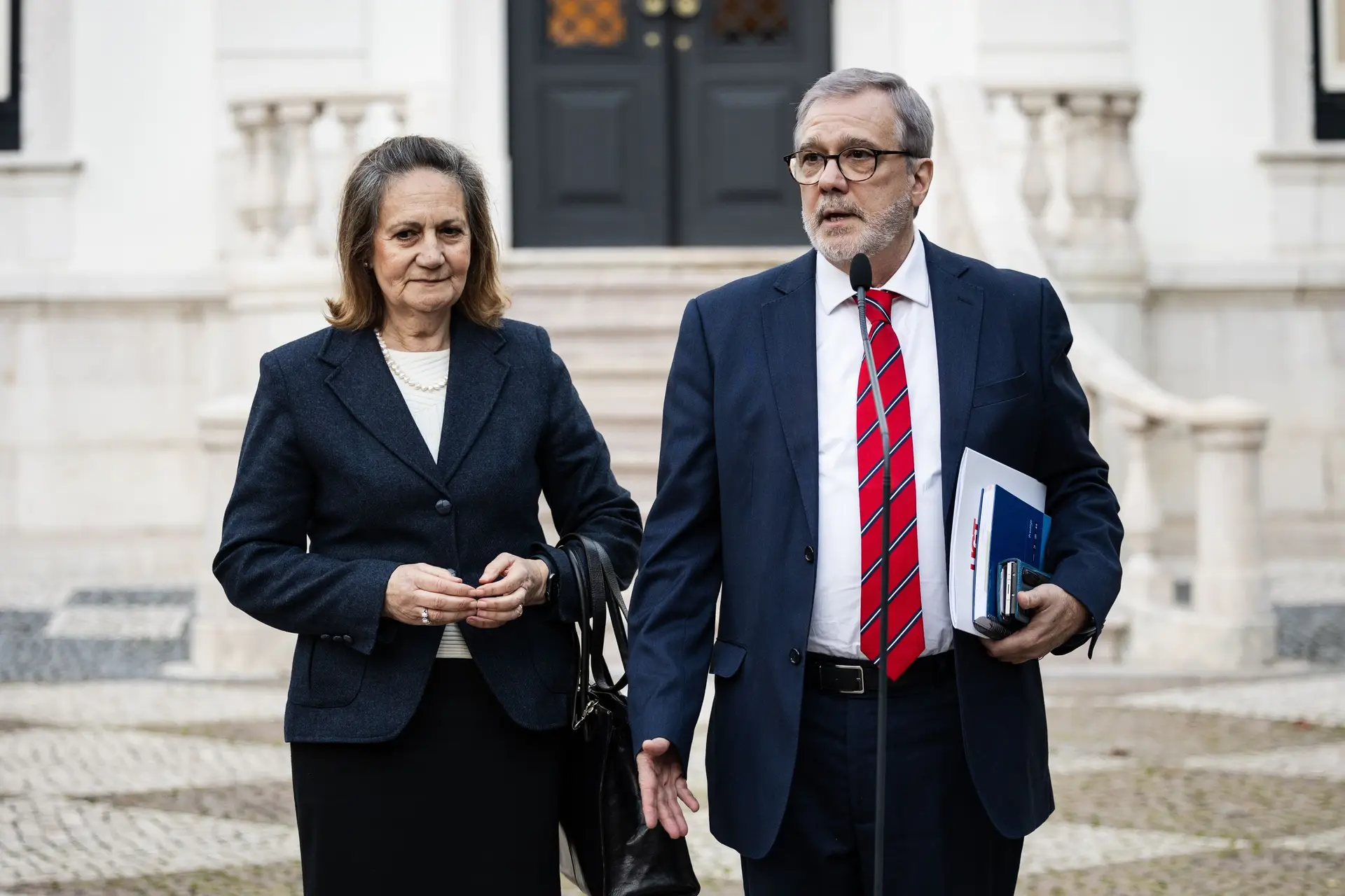 Governo flexibiliza, UGT quer taxar rotação - Expresso