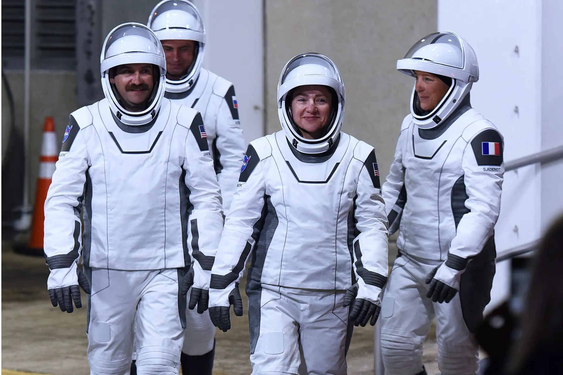 Missão Crew-12 acopla com sucesso à Estação Espacial Internacional ...