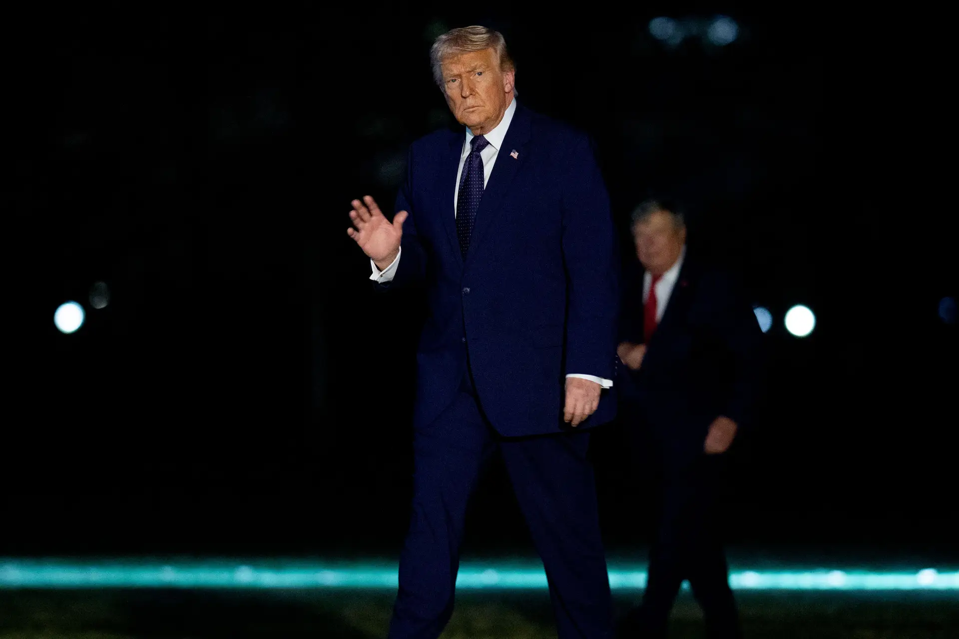 Donald Trump volta a ameaçar Teerão: “Observem o que vai acontecer a ...