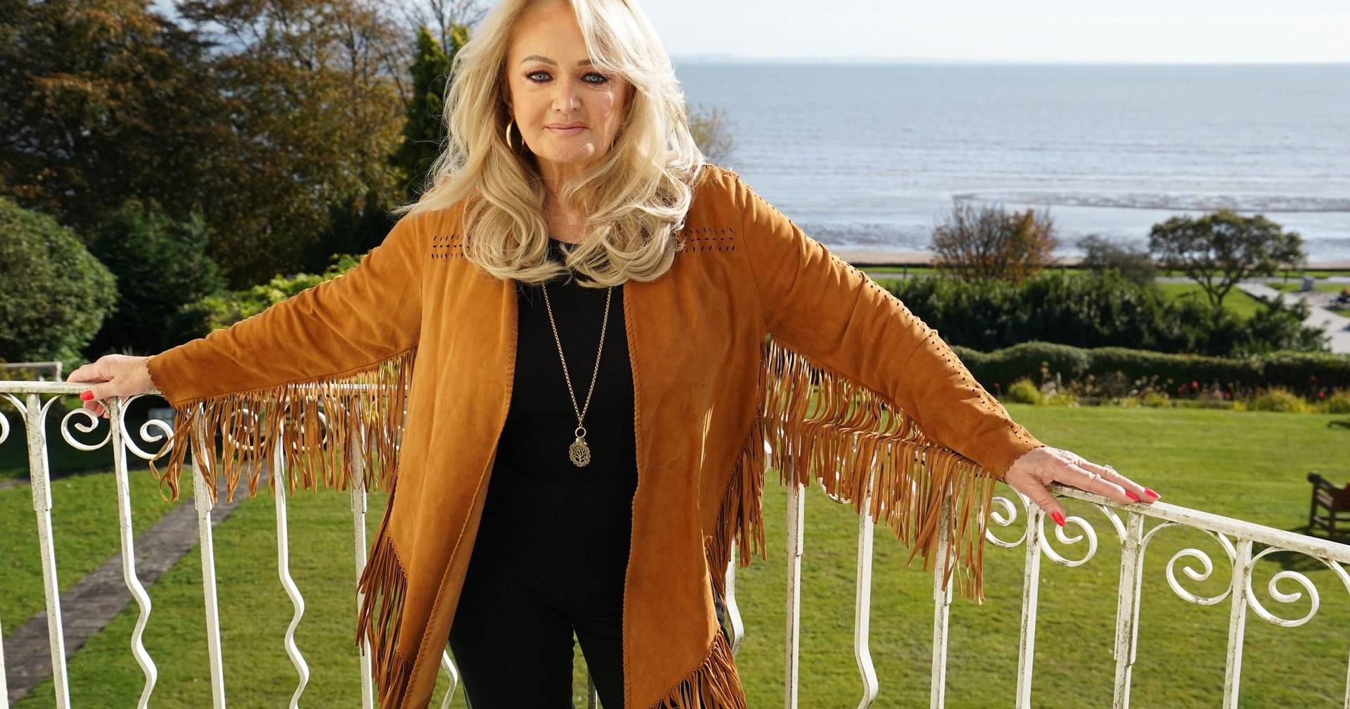 Bonnie Tyler internada nos cuidados intensivos após operação de ...