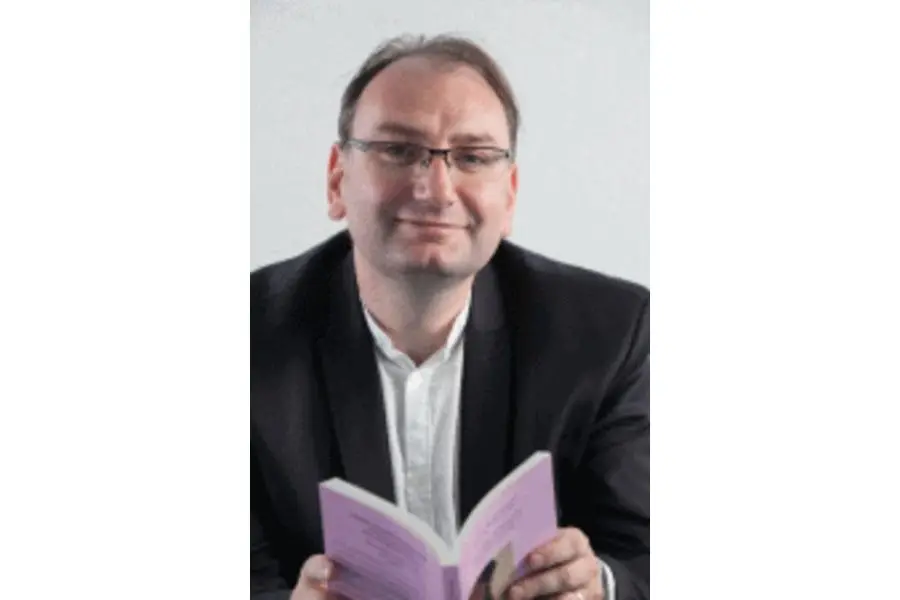 Professor francês criou prémio falso e enganou a comunidade académica ...
