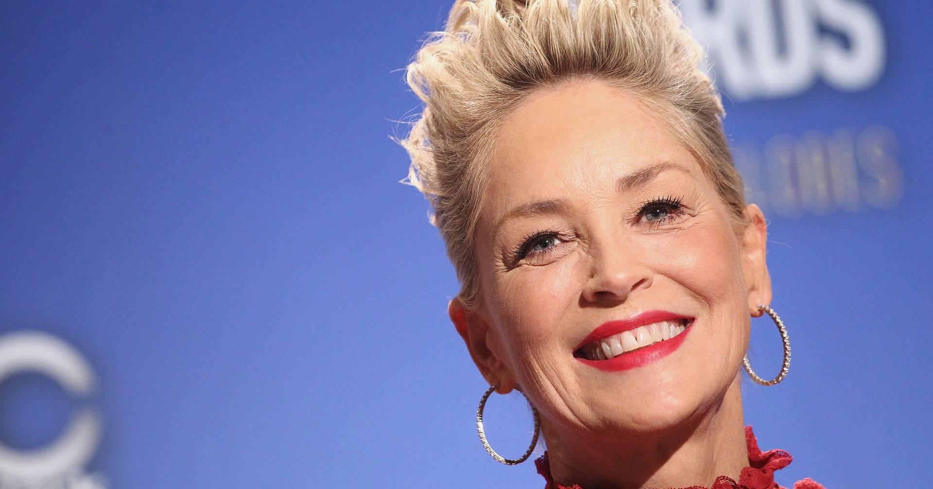 Sharon Stone impressiona fãs com fotografia da mãe - Fama Show