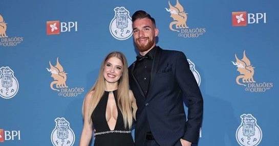 José Sá e Raquel Jacob apresentam a filha nas redes sociais - Fama Show