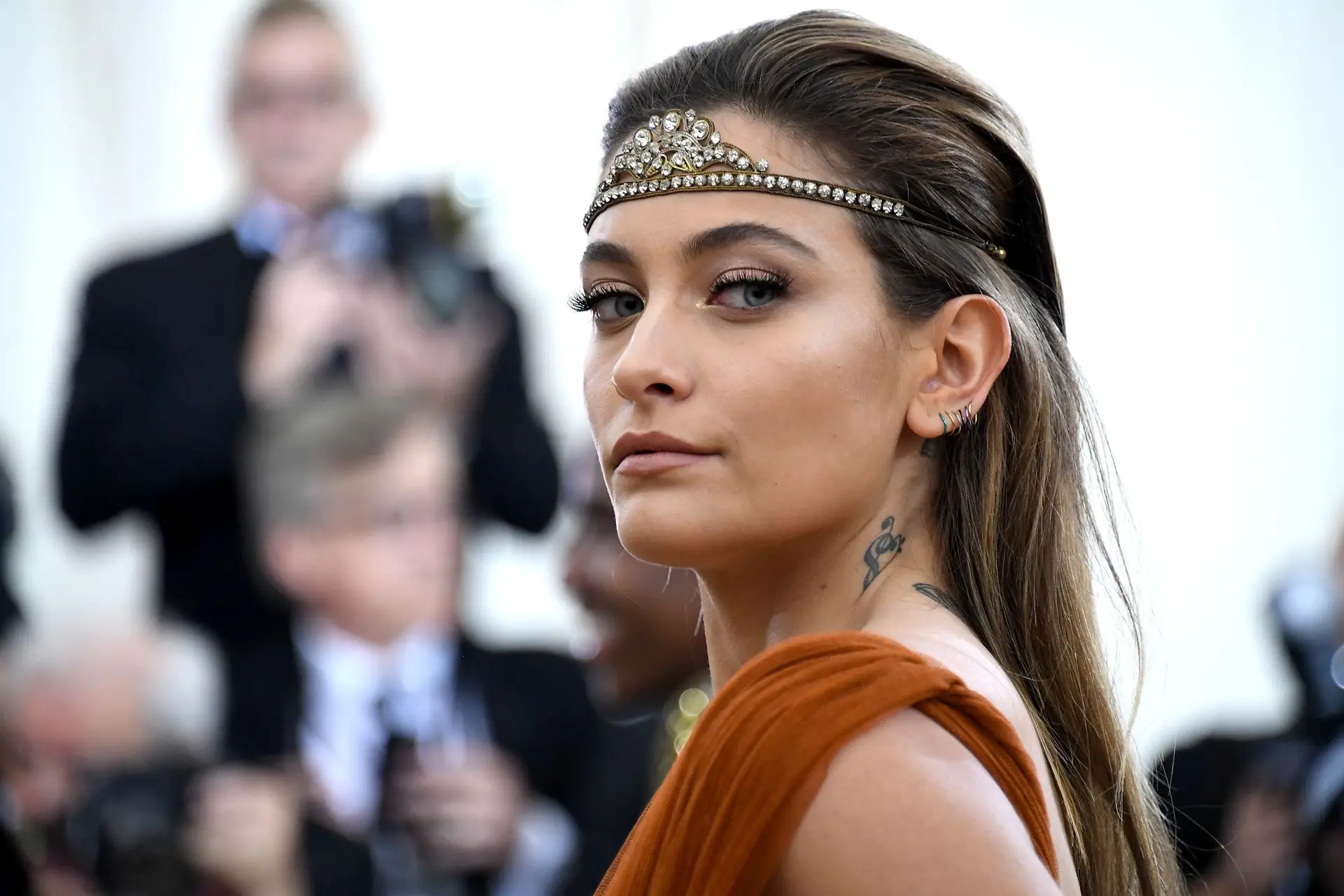 Depois da overdose de Demi Lovato, Paris Jackson dá entrada na ...