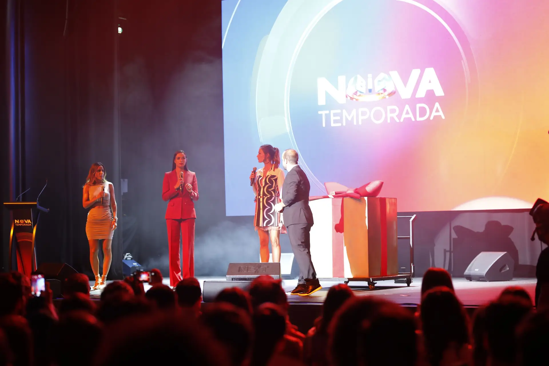 Apresentadoras do Fama Show deslumbram na apresentação da Nova ...
