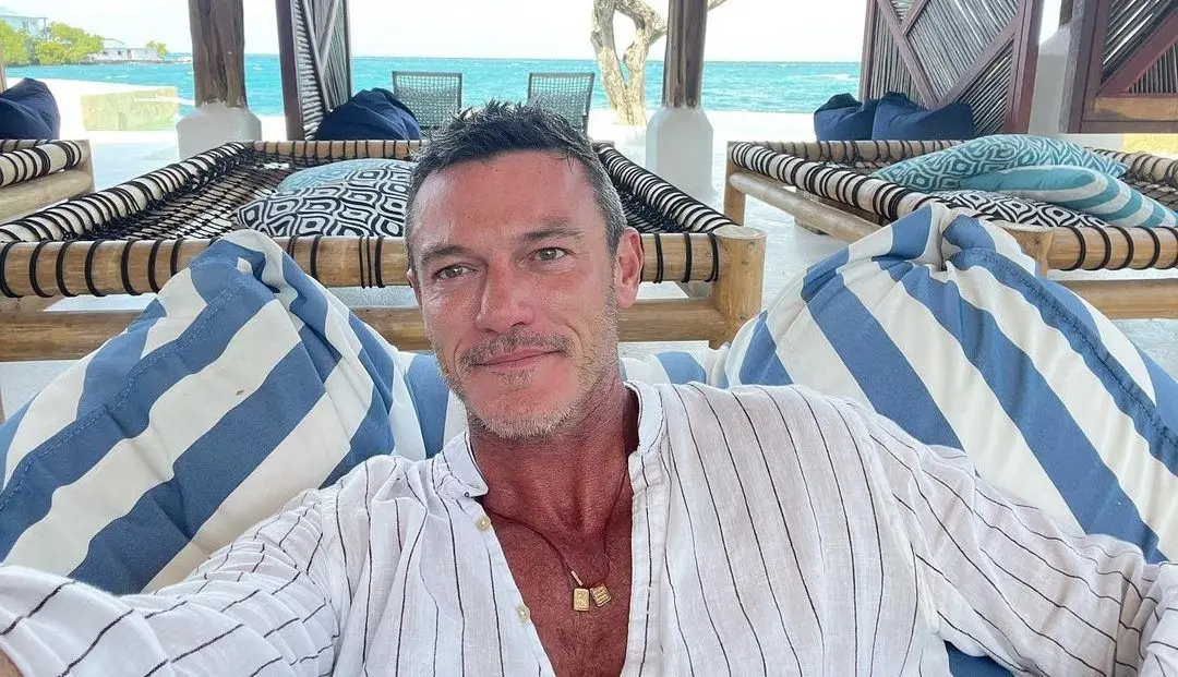 Ator Luke Evans mostra-se de férias em Lisboa - Fama Show