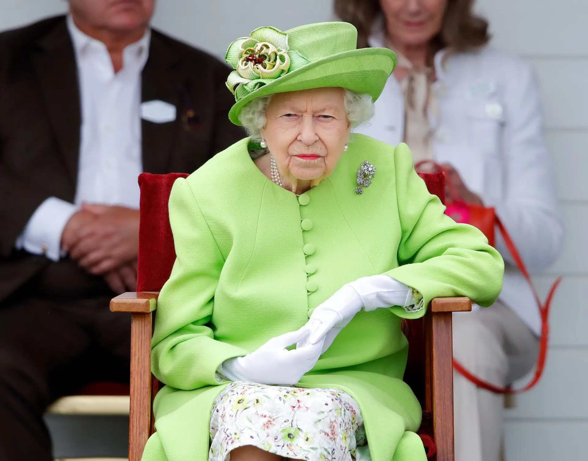 Avião com Isabel II é obrigado a abortar aterragem devido a tempestade ...