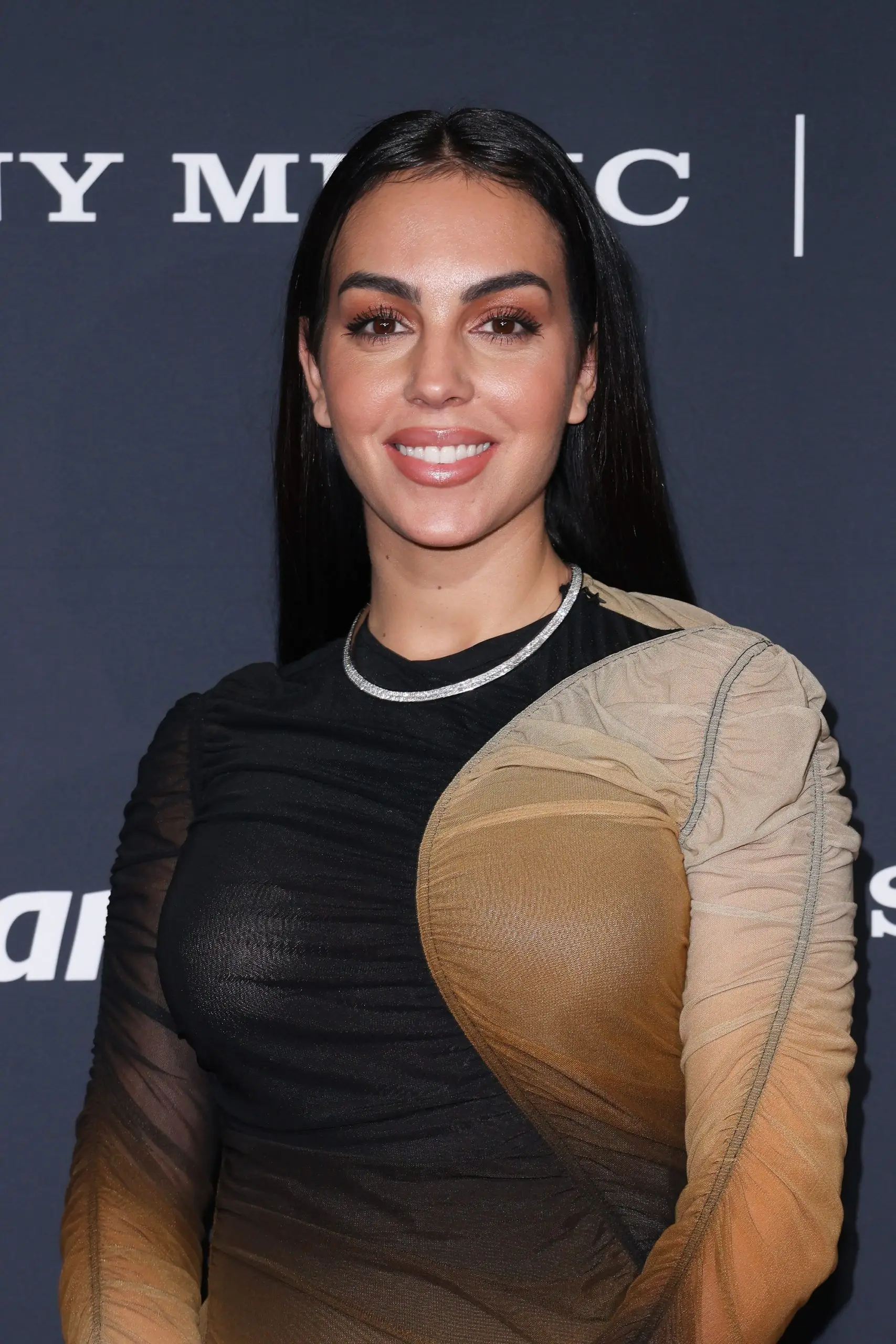 Na Arábia Saudita, Georgina Rodríguez revela nova fotografia com a ...