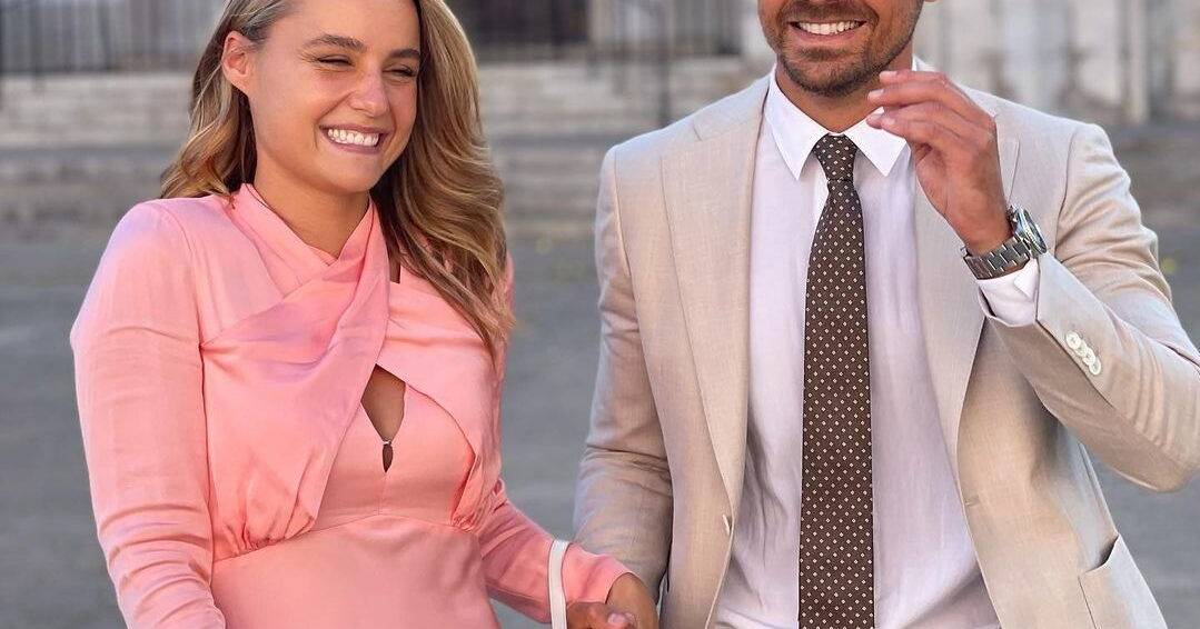 Lourenço Ortigão mostra ‘barrigão’ de Kelly Bailey na praia - Fama Show