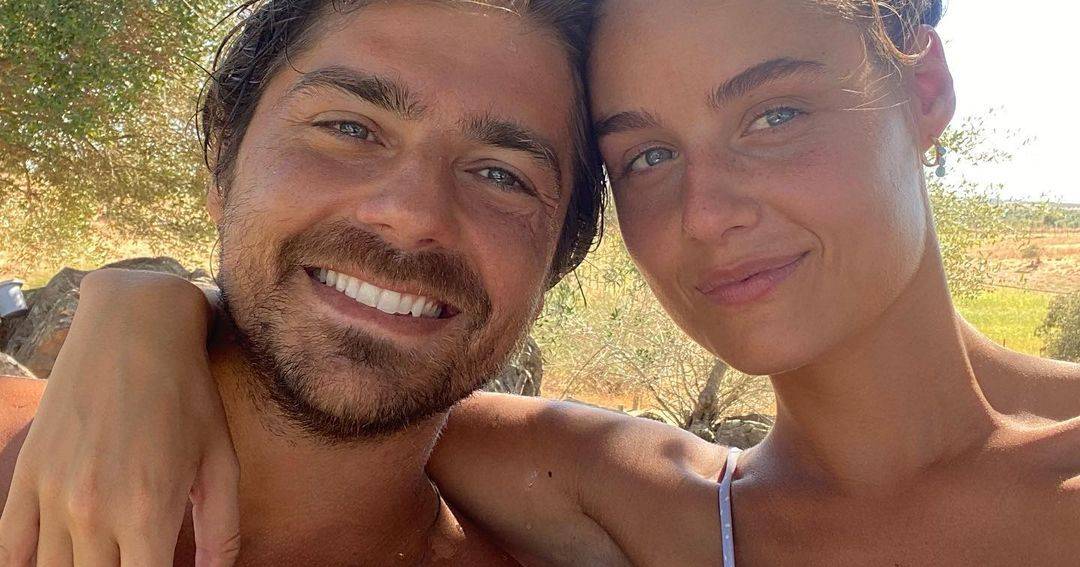 Ao lado de Lourenço Ortigão, Kelly Bailey exibe ‘barrigão’ em biquíni ...