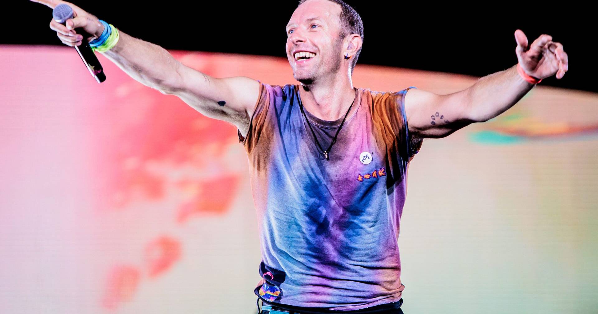 O pai canta pelo mundo… e o filho de Chris Martin cresce! Veja como ...