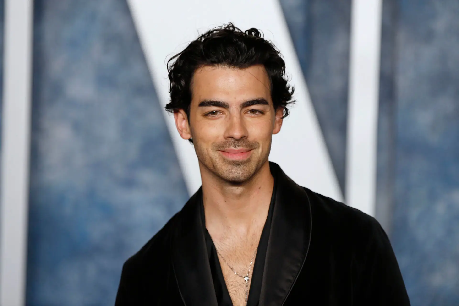 Joe Jonas fala pela primeira vez sobre o divórcio: “Está a ser uma ...