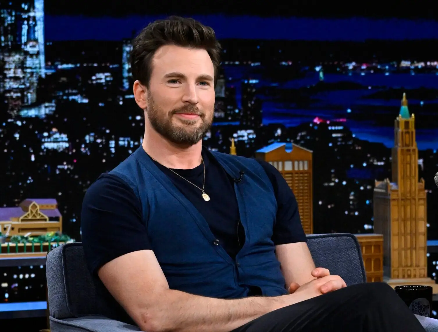 Chris Evans fala sobre o casamento com Alba Baptista: “Foi muito, muito ...