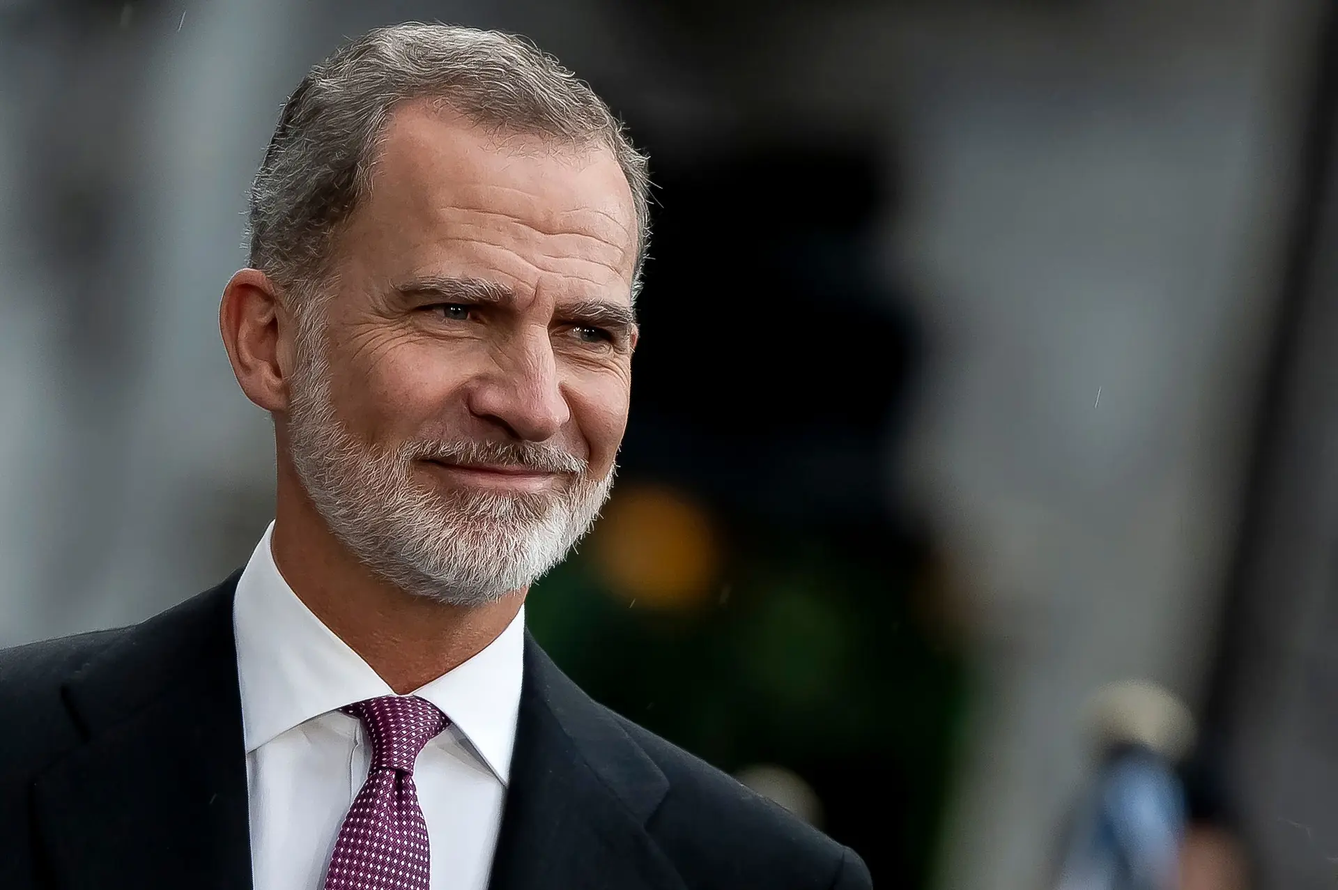 Felipe VI surge em público com uma tala na mão após lesão. Rei poderá ...