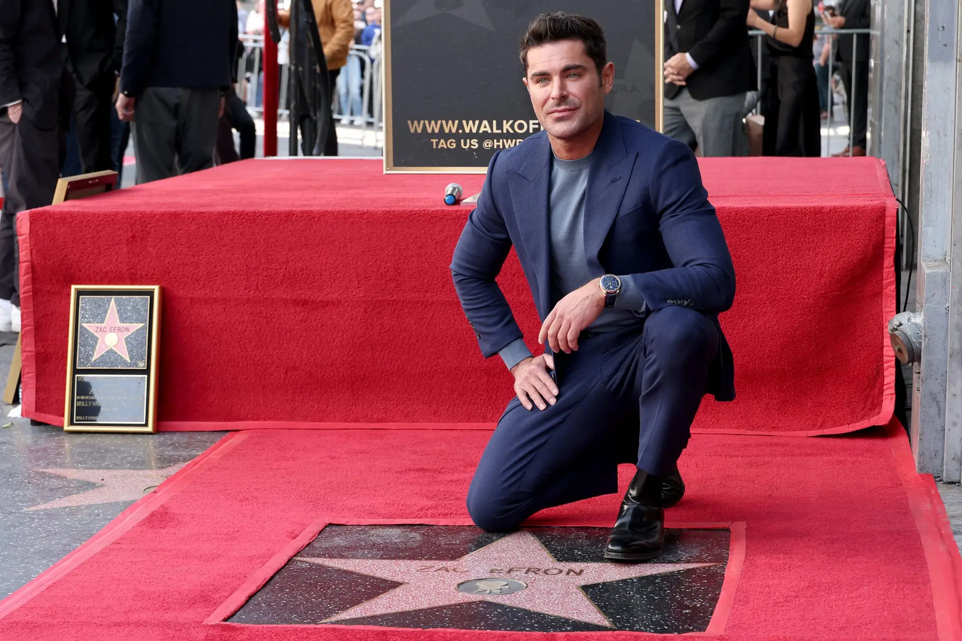 ‘The Greatest Showman’! Zac Efron recebe estrela no Passeio da Fama e ...