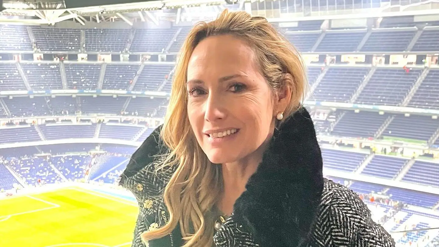 Vestida de vermelho, Fernanda Serrano declara-se: “São anos de amor ...