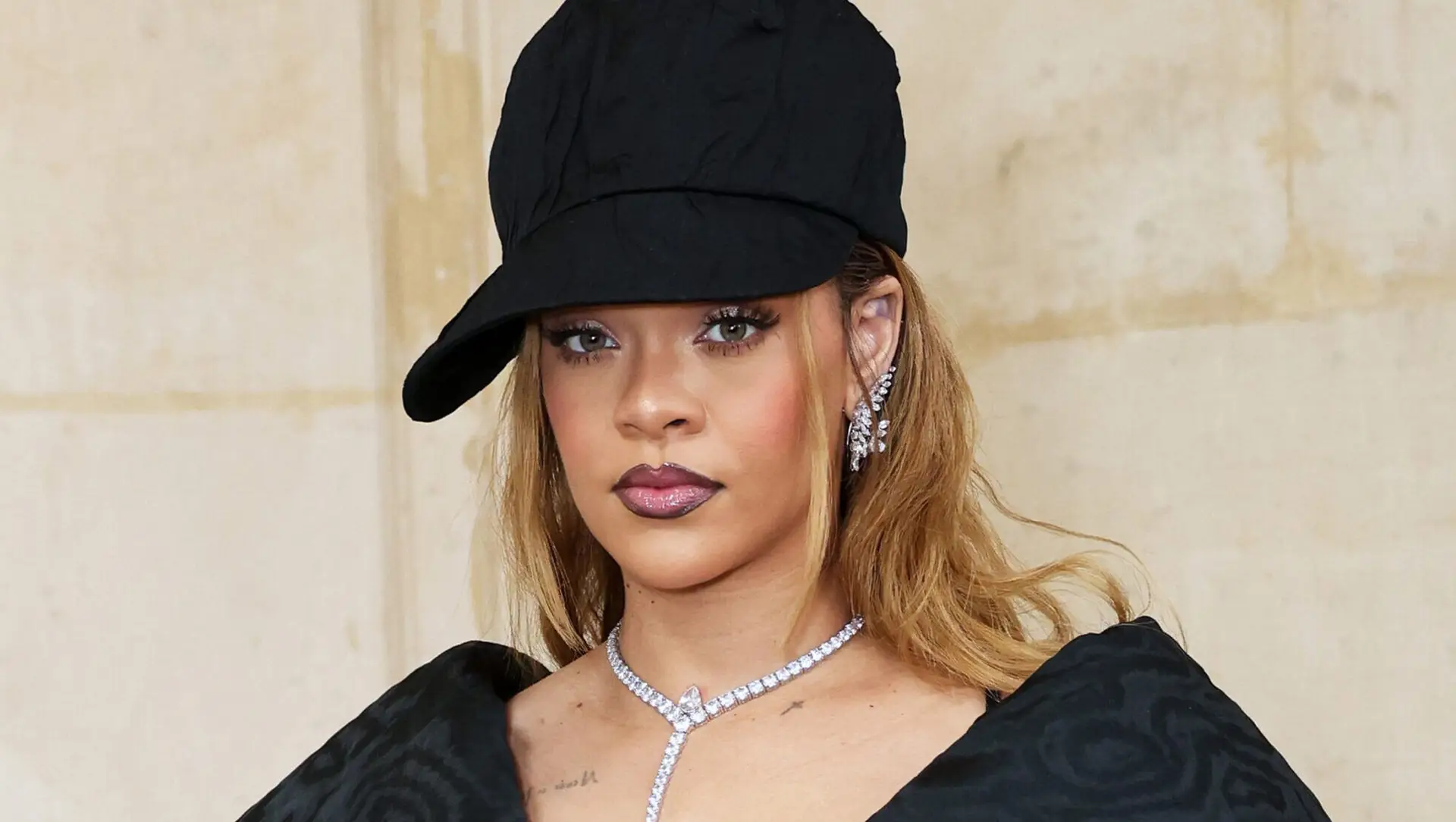 Rihanna foi mãe pela segunda vez há um ano: veja as novas fotos de Riot Rose - Fama Show