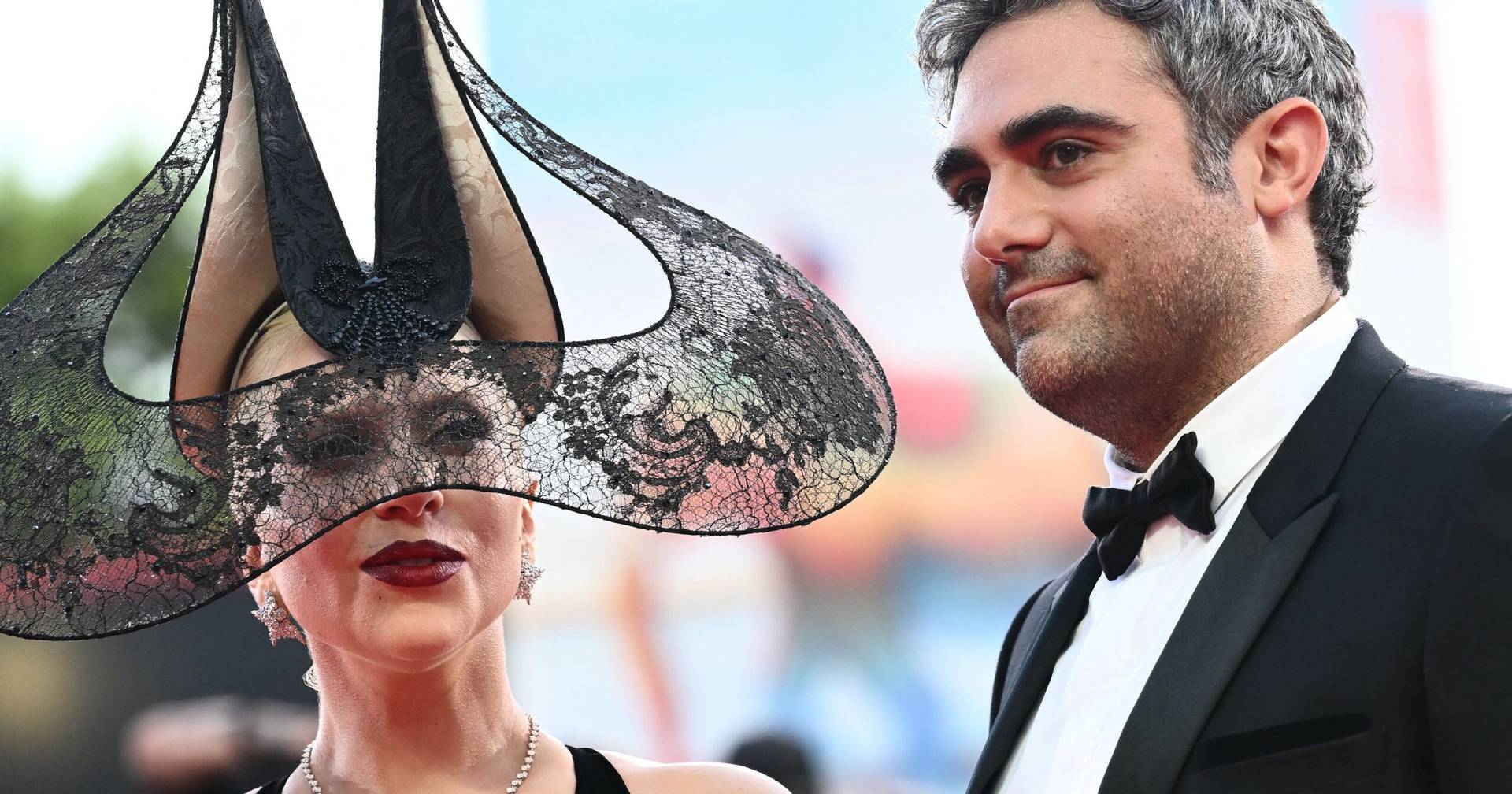 Lady Gaga exibe anel de noivado de 520 mil euros na red carpet de ...