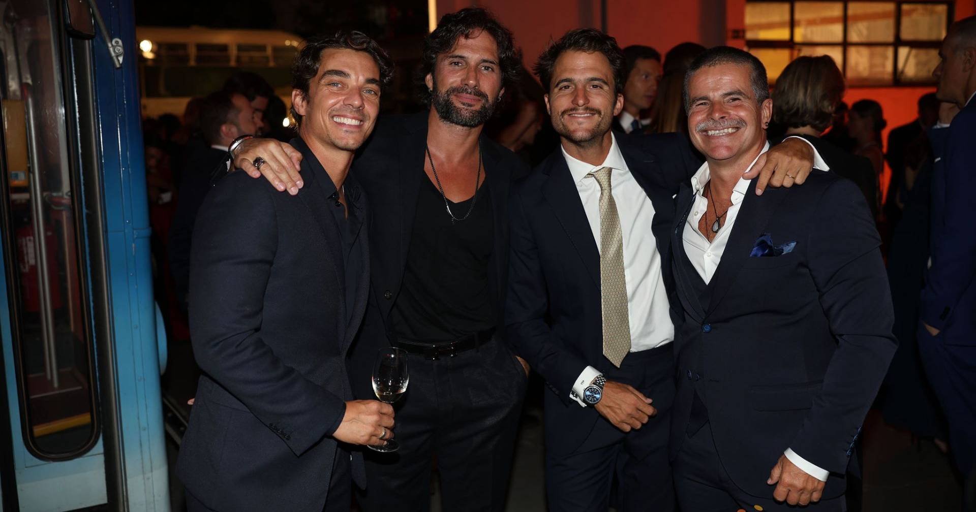 A imagem que mostra o reencontro dos 'galãs' da novela da SIC 'Amor ...