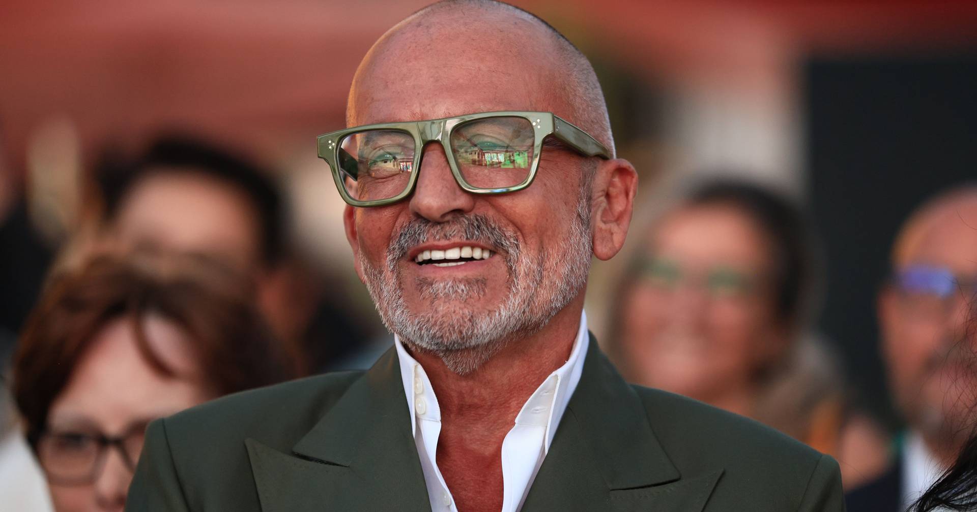 “Carrego mais esta memória” - Manuel Luís Goucha transforma presente da mãe em acessório ...