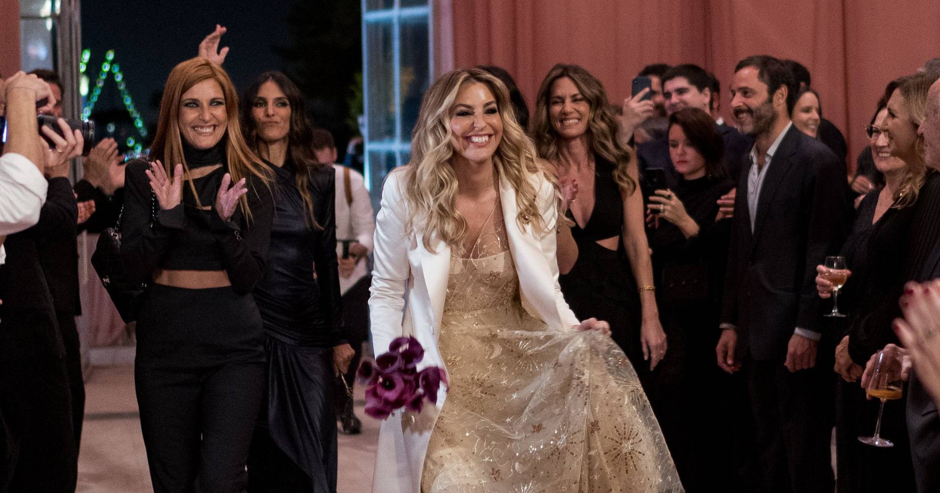 Passo a passo, ponto a ponto! Foi assim que foi confecionado o vestido ...