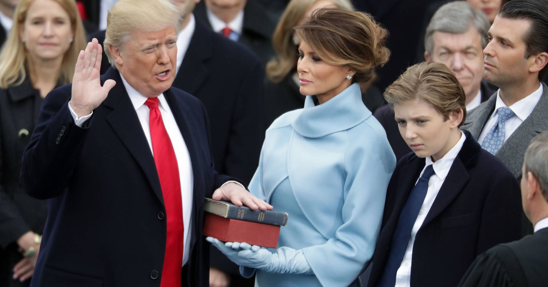 2017 vs 2025: Filho mais novo de Donald Trump na tomada de posse - Fama ...
