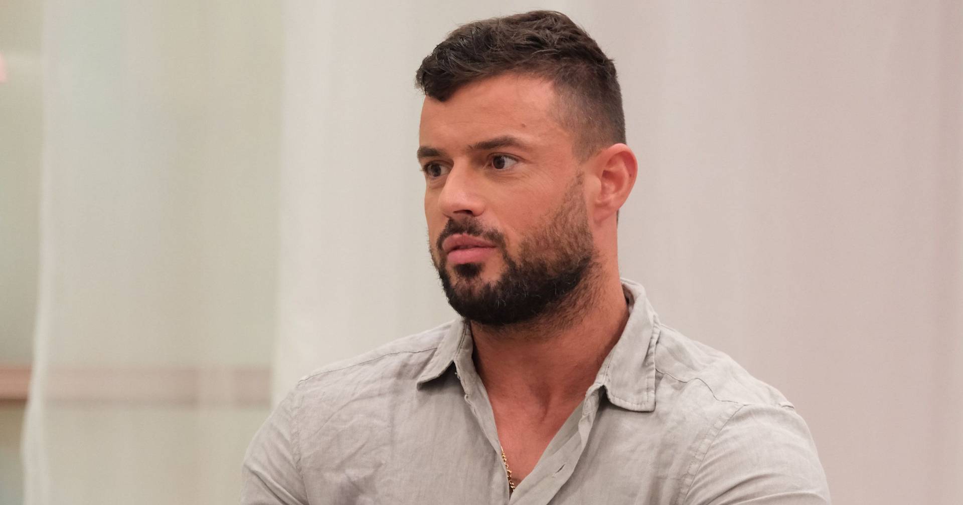 "O homem banaliza-se por qualquer coisa" - Marco Costa reage a crítica de internauta - Fama Show