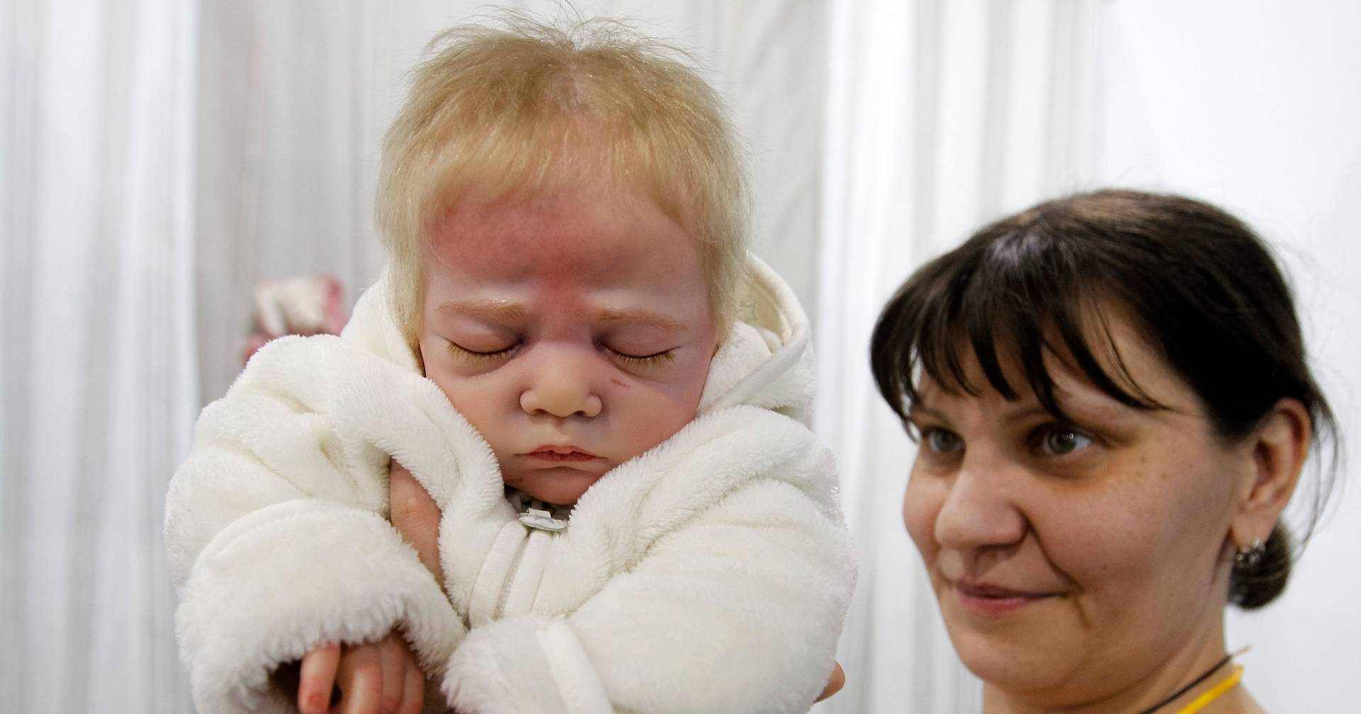 Bonecos que parecem bebés verdadeiros? Esta é a nova "febre" das redes ...