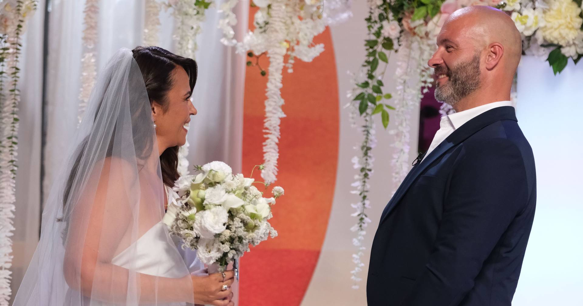 Nem um mês durou! Recorde o 'casamento' em direto de Raquel e João Ricardo, de 'Casados' - Fama Show