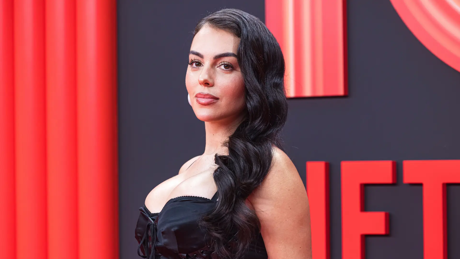 Georgina Rodríguez partilha novo registo do anel de noivado e detalhe ...